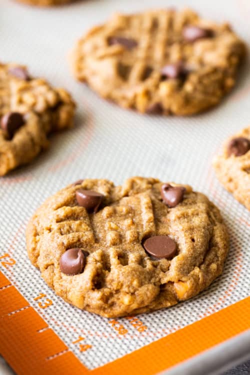 Peanut Butter Chocolate Chip Cookies {4 ingredients} - Spend With Pennies