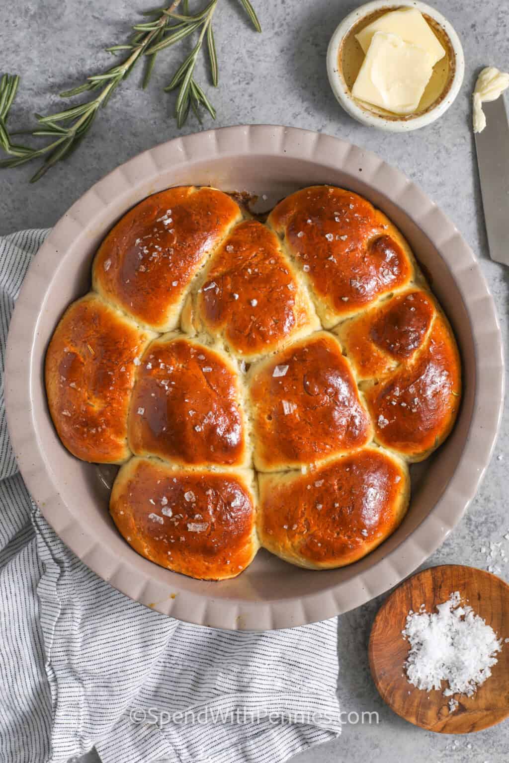 Herby Garlic Dinner Rolls