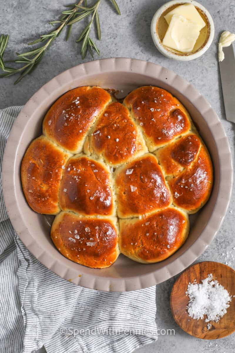 Herby Garlic Dinner Rolls