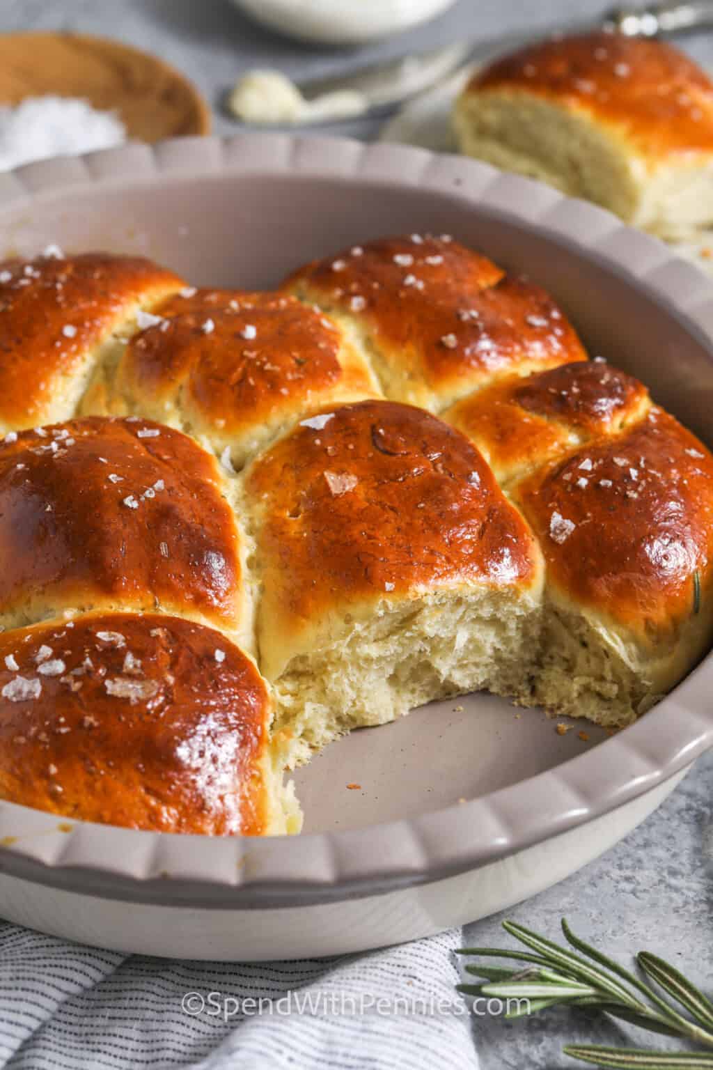 Herby Garlic Dinner Rolls